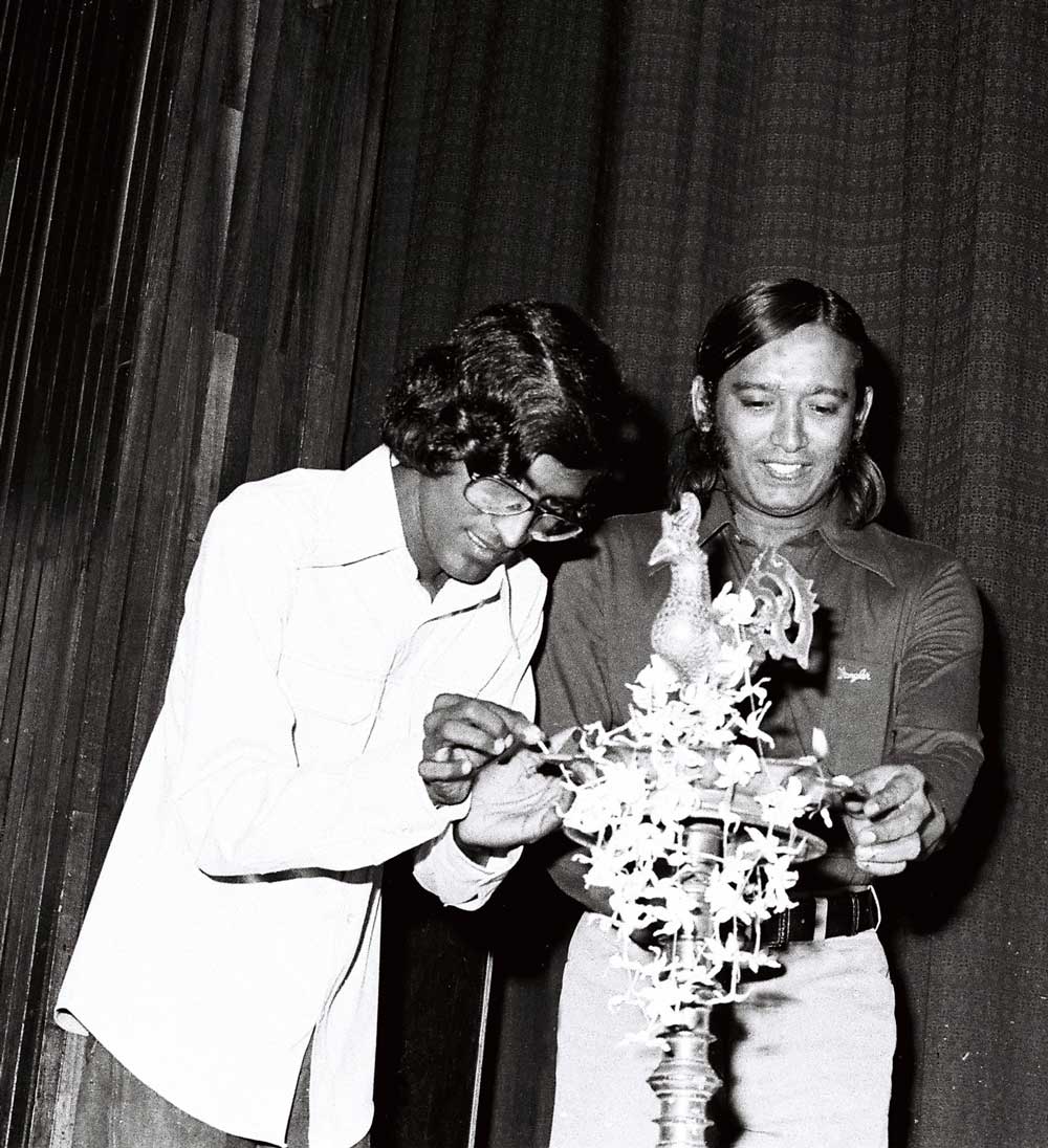 Biography | Victor Rathnayake Official Website